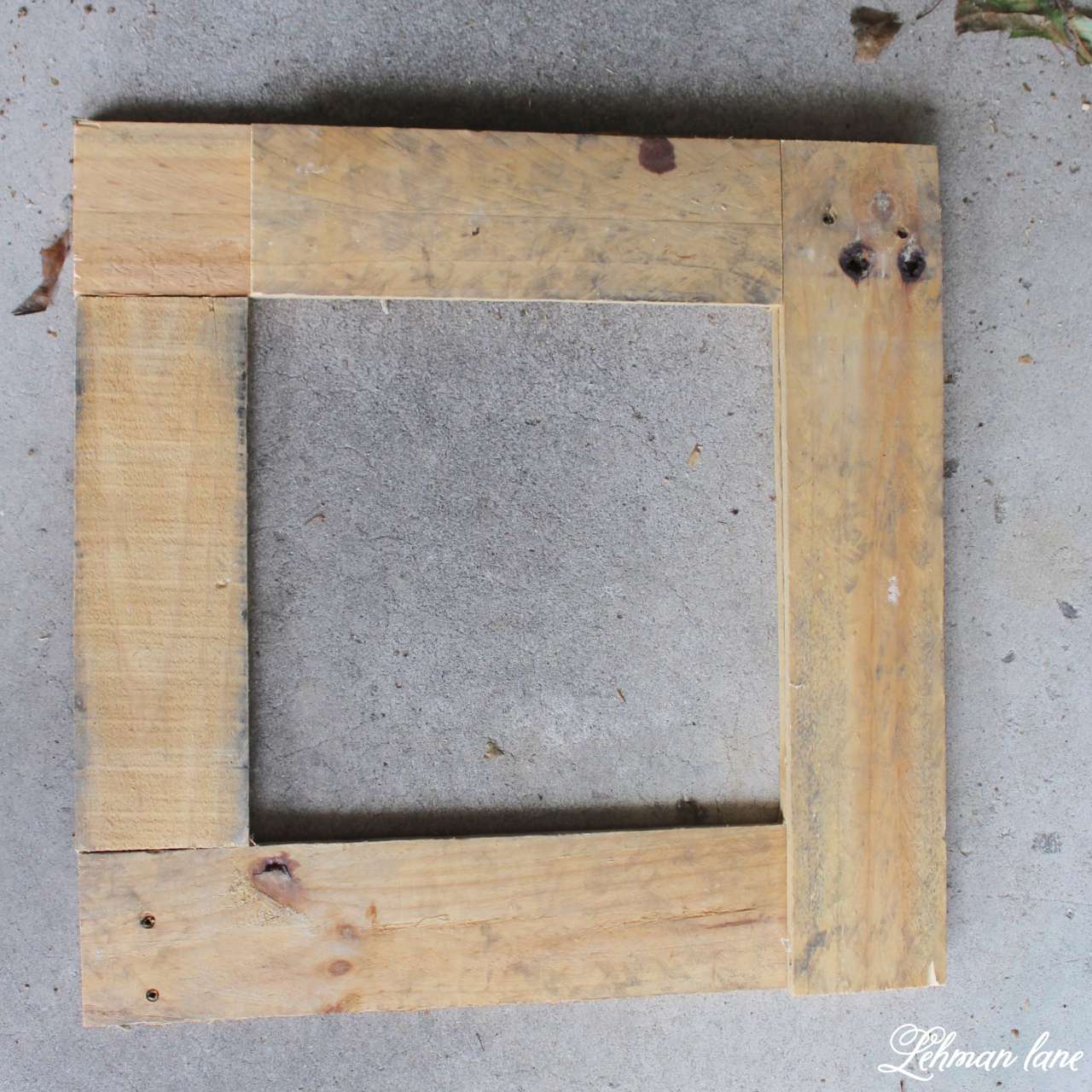 Easy DIY Square Pallet Picture Frame Wreath in 1 Hour - Lehman Lane