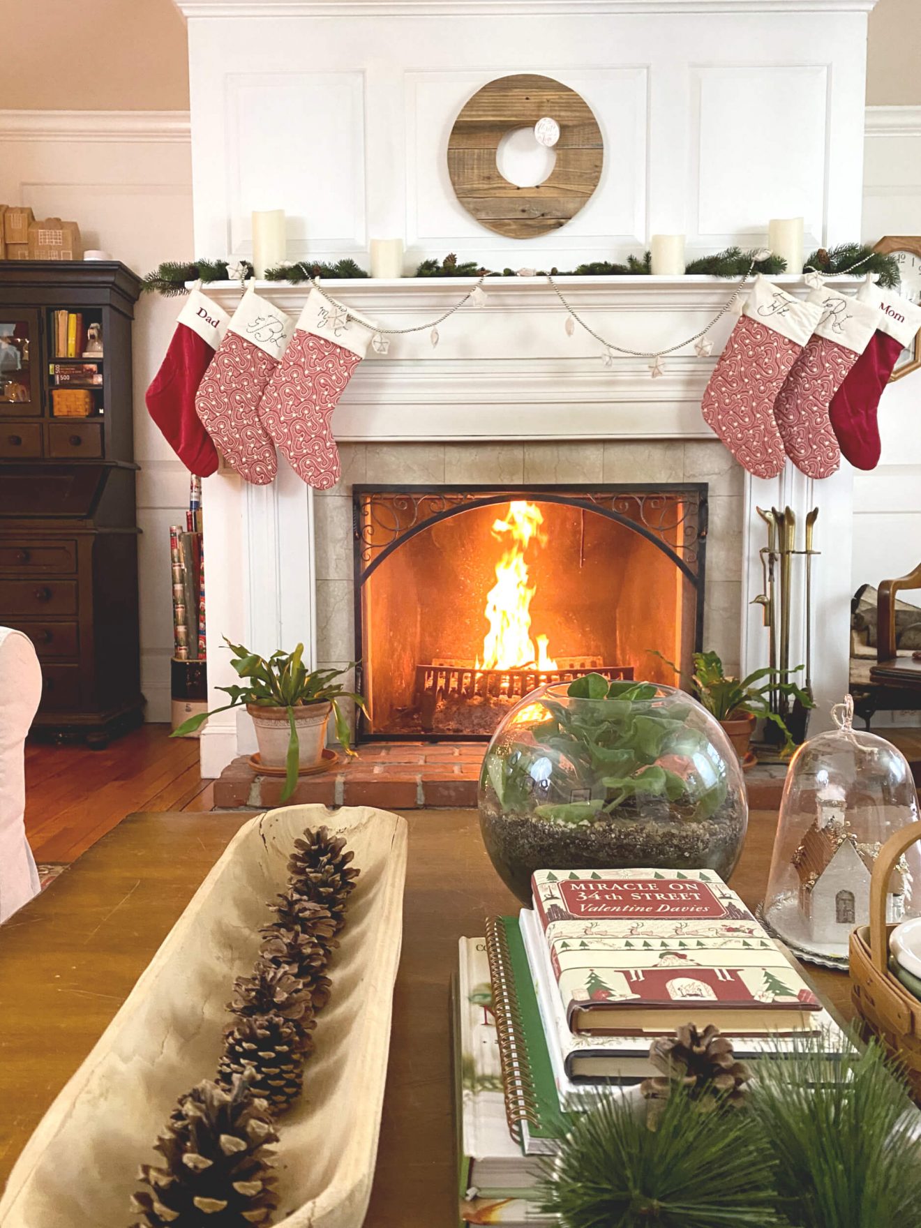 Gorgeous Farmhouse Red Christmas Fireplace Mantel Decor With Christmas Gorgeous Farmhouse Red Christmas Fireplace Mantel Decor With Christmas