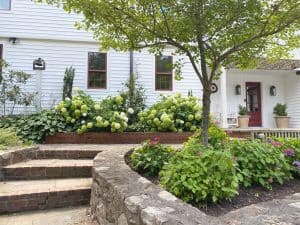 3 Beautiful Tips to Rock Landscaping under a Front Window or Picture ...